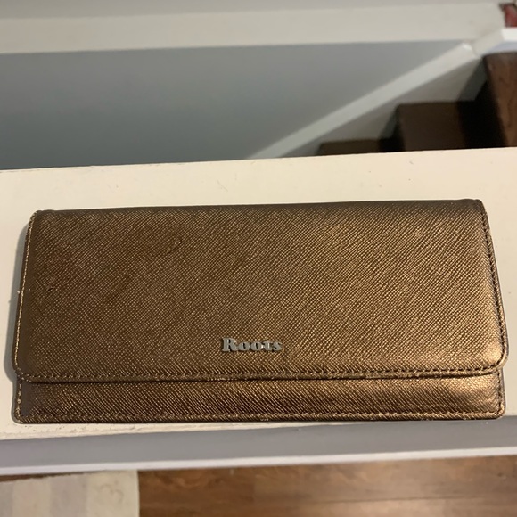 Roots | Bags | Roots Wallet | Poshmark